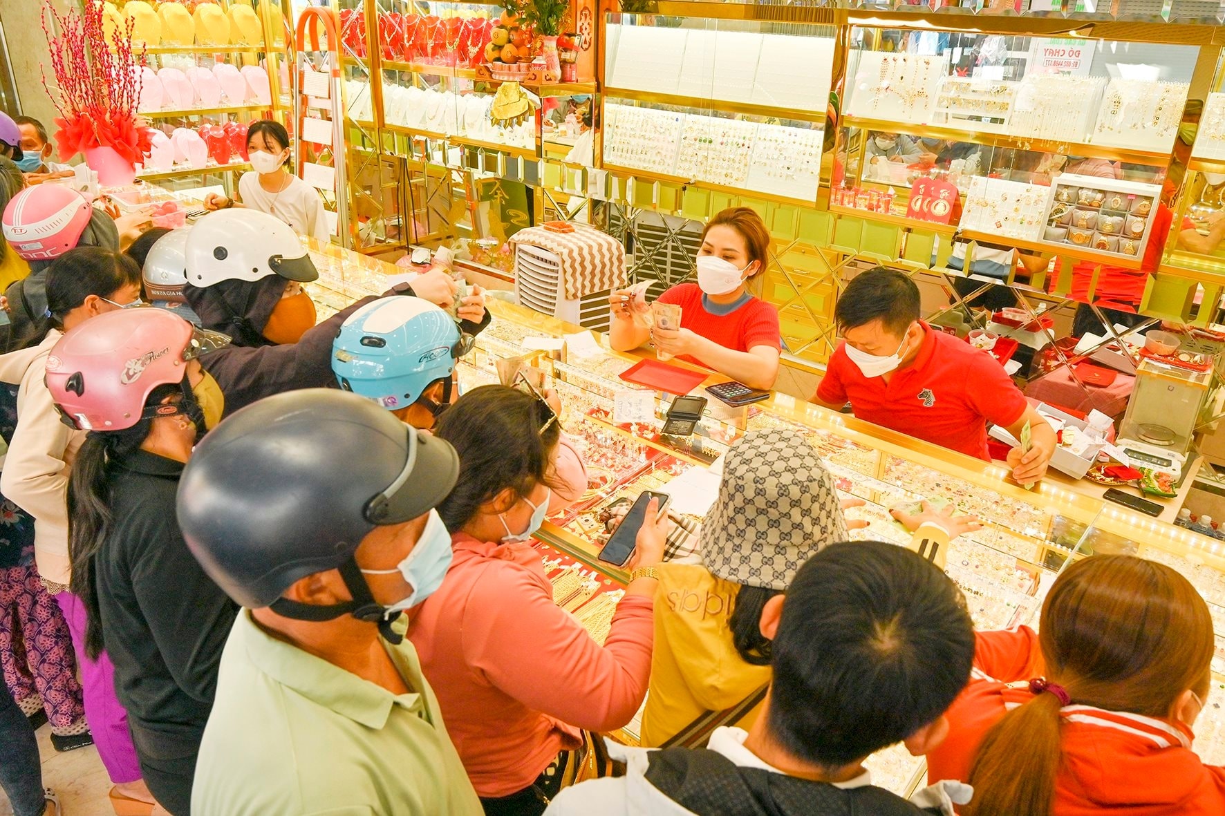 Giá vàng hôm nay 27/3/2025: Giá vàng trong nước tăng vượt mức 99 triệu ...